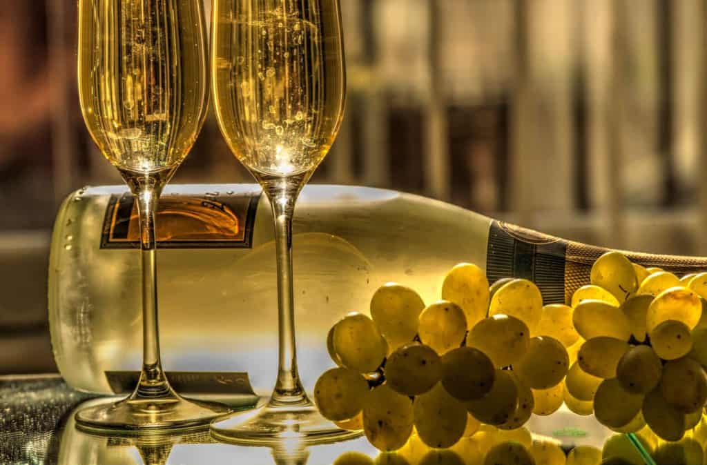 ¿Por qué tomamos 12 uvas en Nochevieja? - Azlo